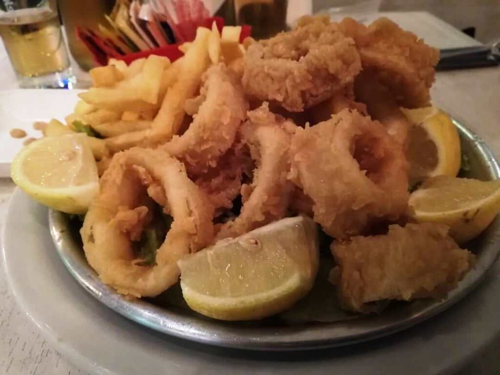 Cómo cocinar receta de rabas con papas fritas al mejor estilo argentino
