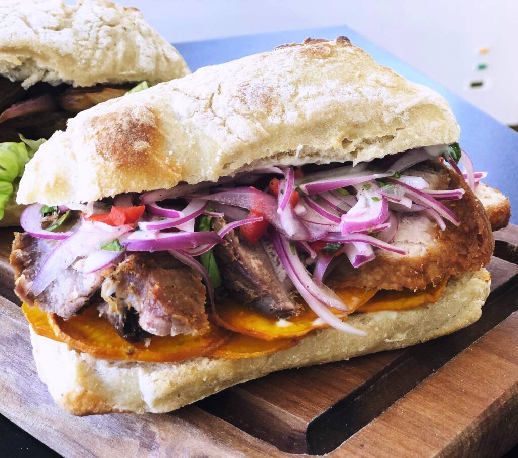 Receta de Panchos con cebollas caramelizadas típicos de Argentina